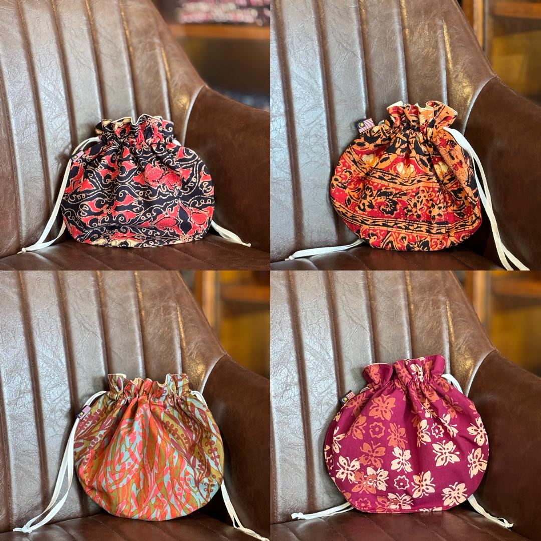 Half Moon Pouch – Chantek Batik